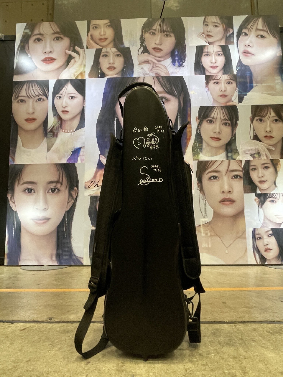 【速報】AKB48 私物サイン会 とんでもない物にサインしてもらうw w w w w w w w w w w w ww w w